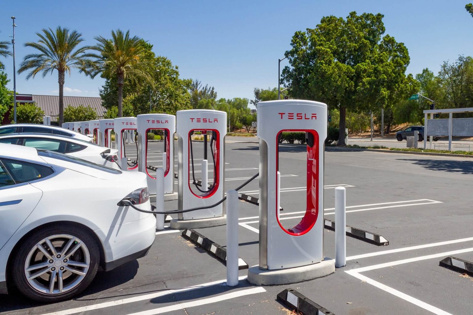 Tesla Şarj Süresi 2026: Kaç Saatte Şarj Olur? | Beefull